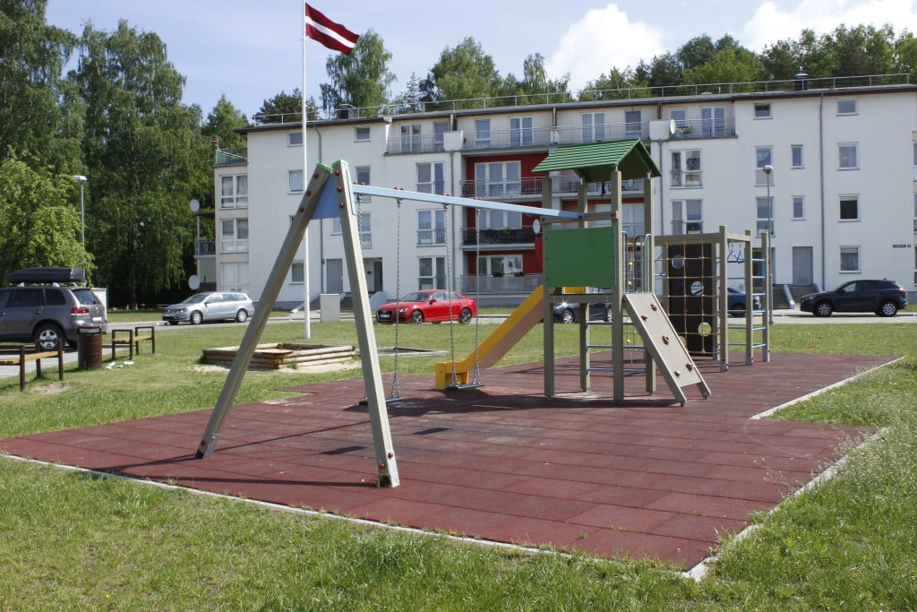 Rotaļu laukums Laimdotas ielā 1, Piņķos